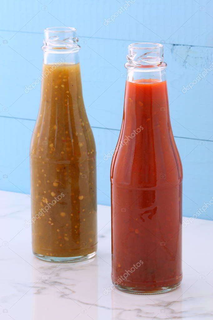 salsa caliente mexicana vintage y salsa de tomate en ajuste de mármol ...