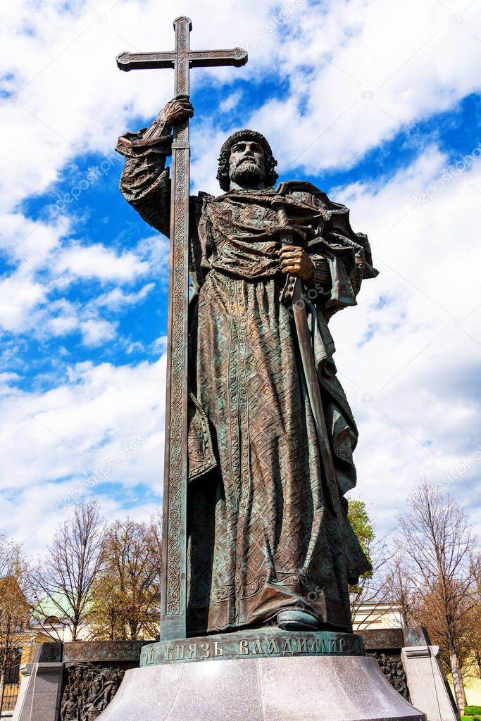 MOSCÚ, RUSIA 3 DE MAYO DE 2019: Monumento al Santo Príncipe Vladimir el ...