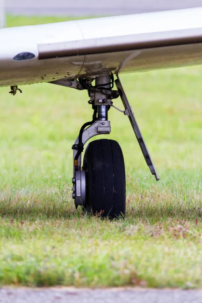 Aeronaves aterradas Stock Photos, Royalty Free Aeronaves aterradas ...