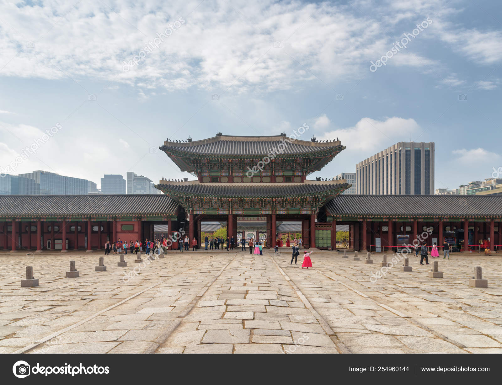 Beautiful view of Heungnyemun Gate of Gyeongbokgung Palace — Stock ...