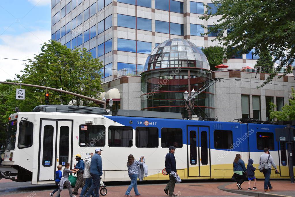 PORTLAND, OREGON - JUN 8: MAX Light Rail Tranvías en Portland, Oregon ...