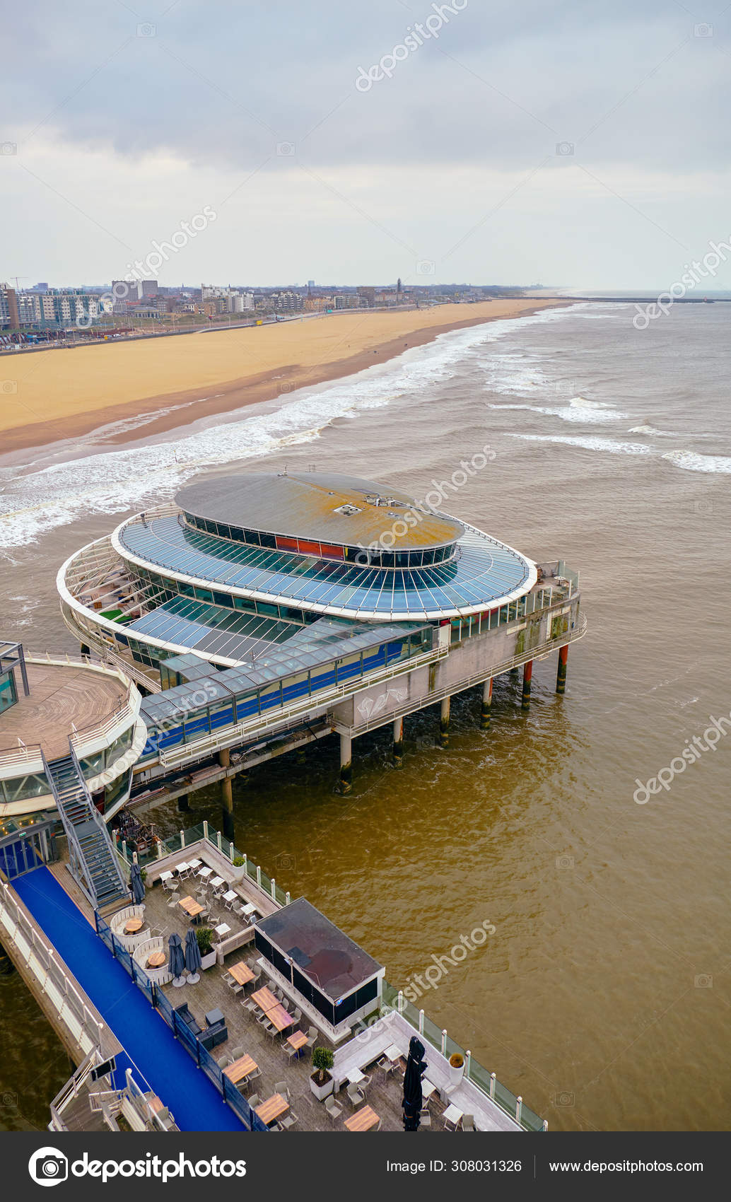 The Scheveningen Pier – Stock Editorial Photo © badahos #308031326