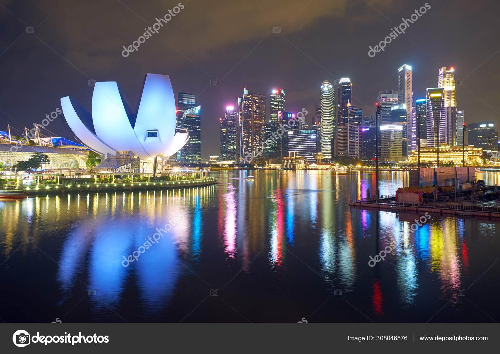 ArtScience Museum at night — Stock Editorial Photo © badahos #308046576