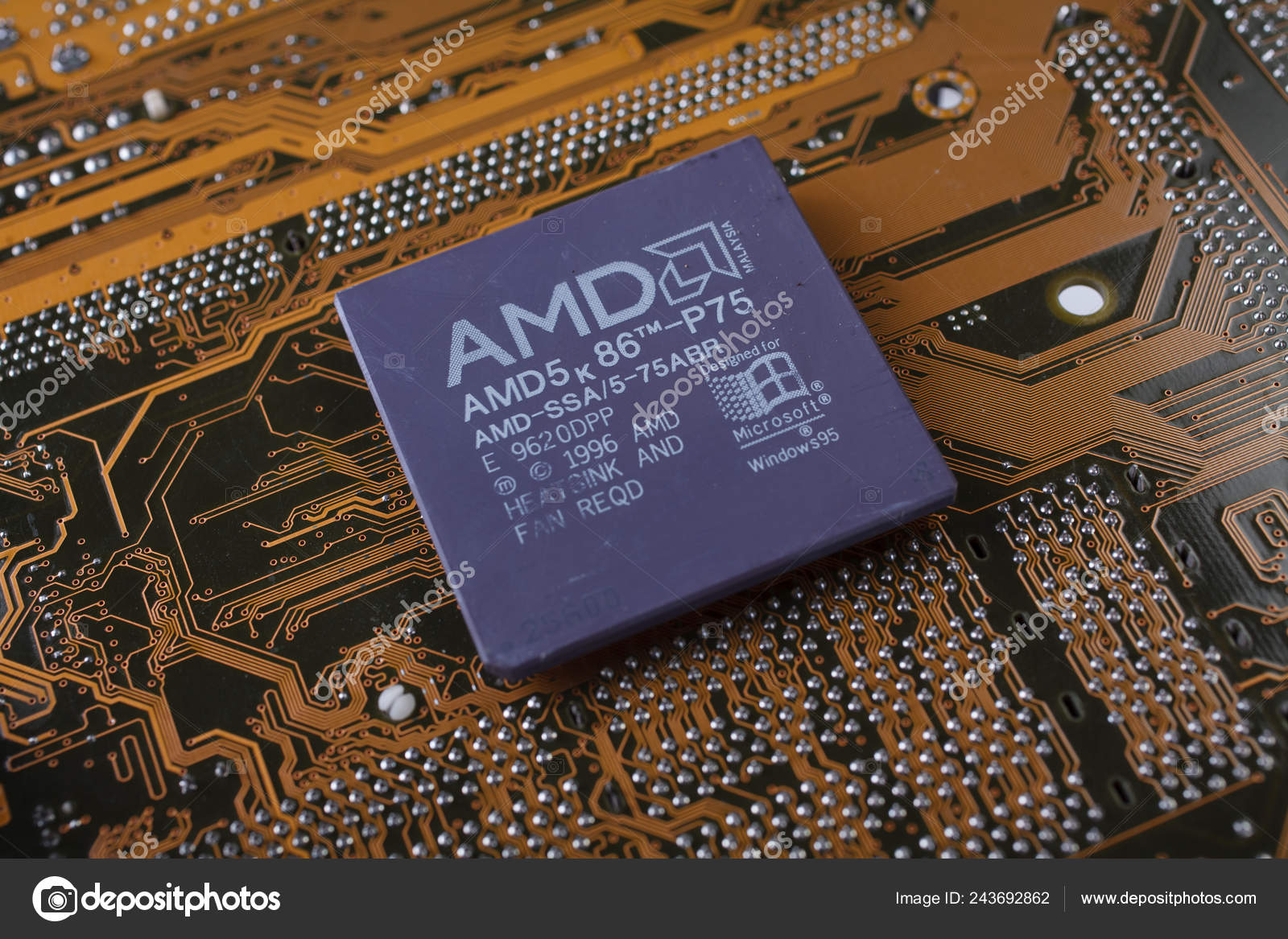 Kyiv Ucrania Enero 2018 Amd 5K86 Procesador P75 Placa Base — Foto ...