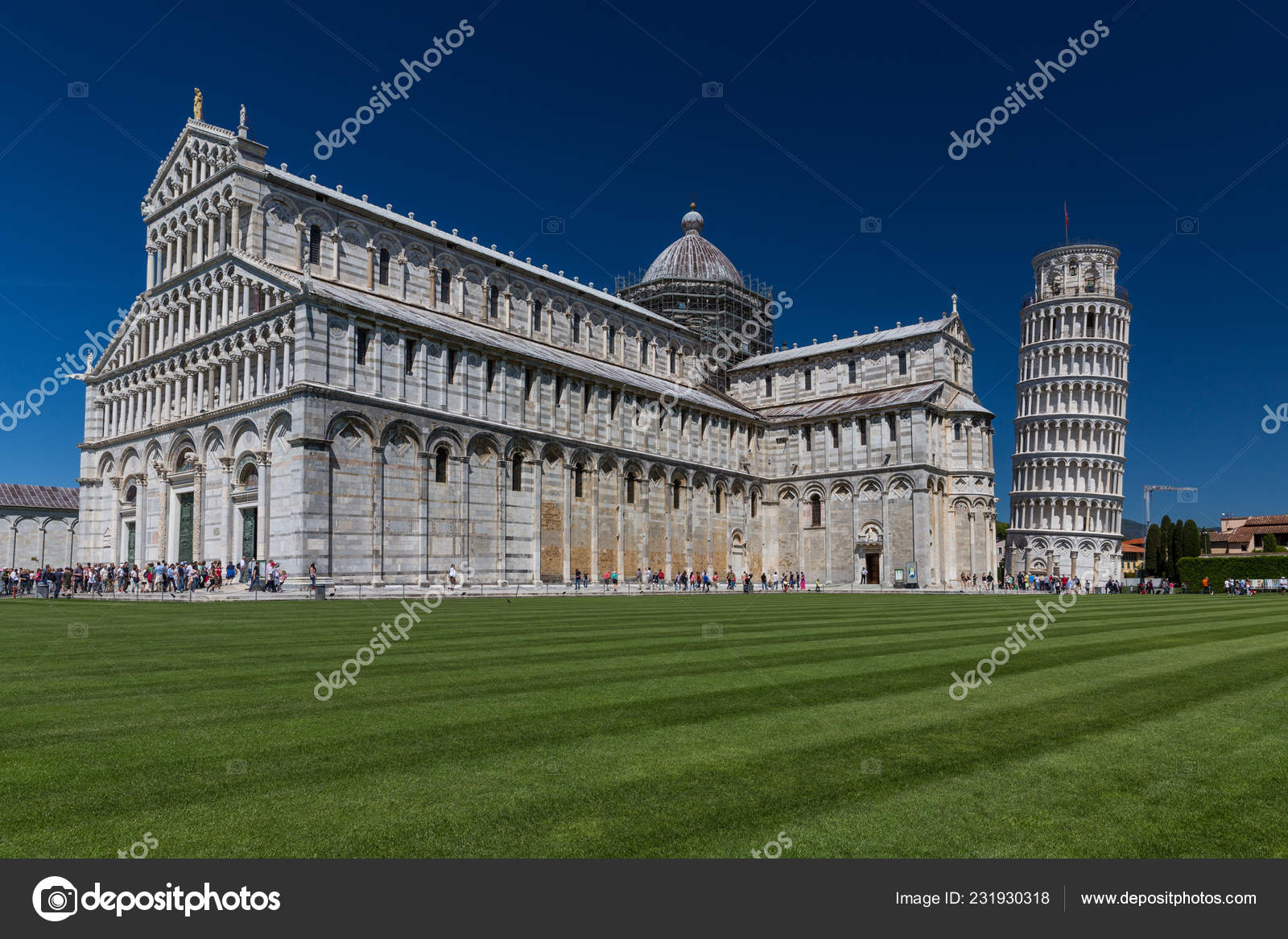 Crowds Tourists Visiting Leaning Tower Pisa Tuscany Italy Motion Blur ... Crowds Tourists Visiting Leaning Tower Pisa Tuscany Italy Motion Blur ...