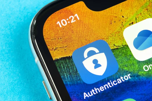 Icono de aplicación de autenticador de Microsoft en el primer plano de ...