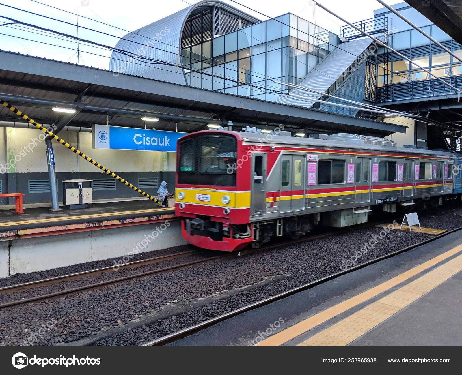 Serpong Indonesia March 2019 Commuter Line Train Arrives Cisauk Station ...