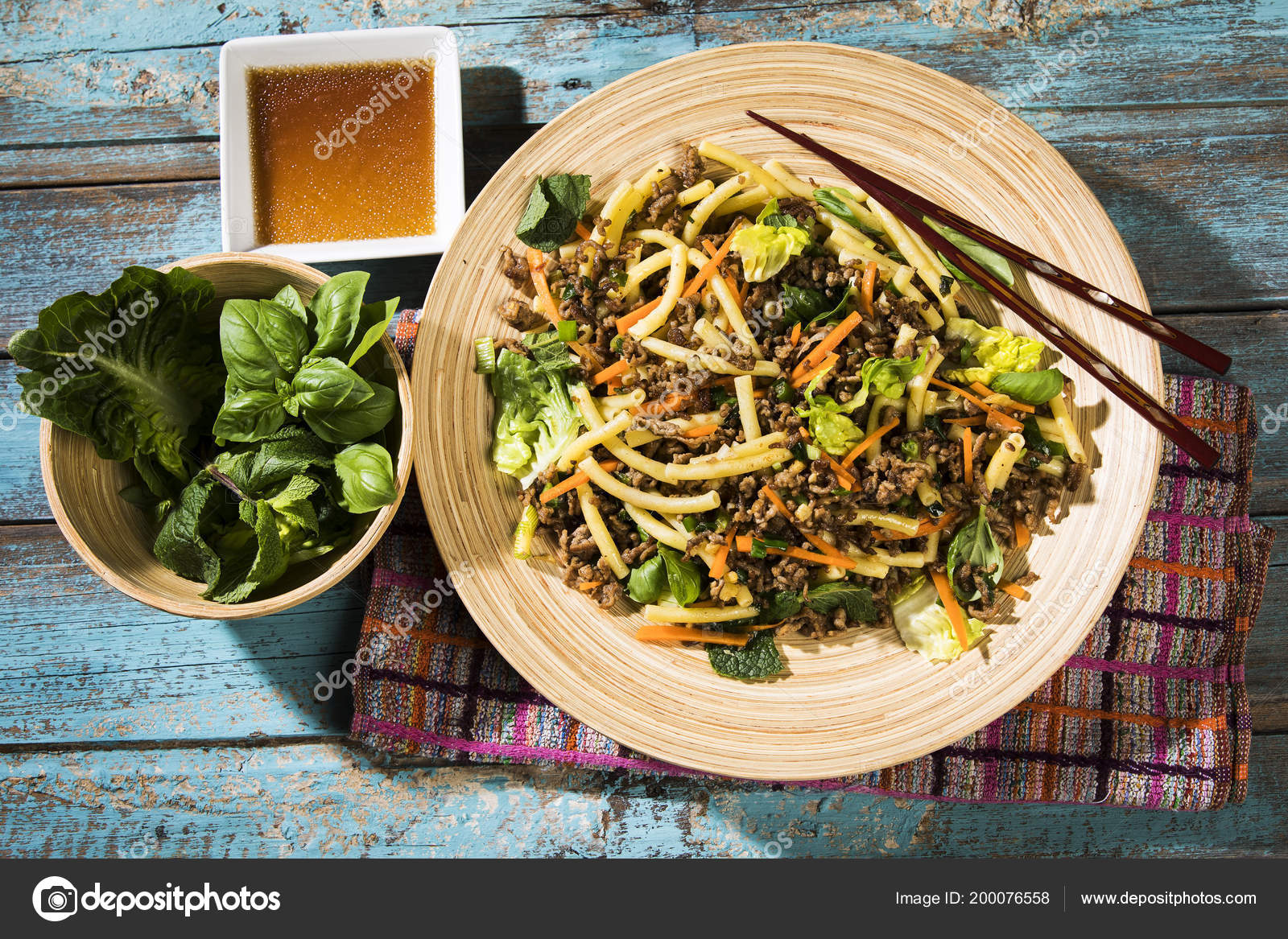 Asian Hash Noodle Salad Soy Lemon Ginger Sauce Basil Ginger — Stock ...