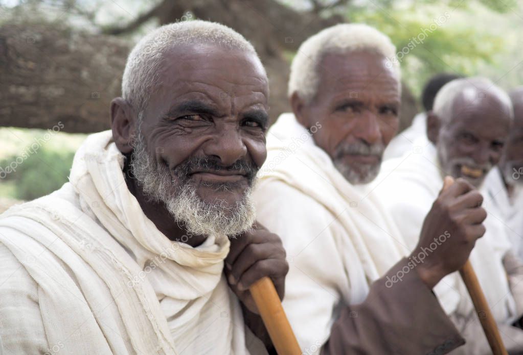 Alitena, Etiopía - 1 de junio de 2019: Anciano en la Etiopía rural ...