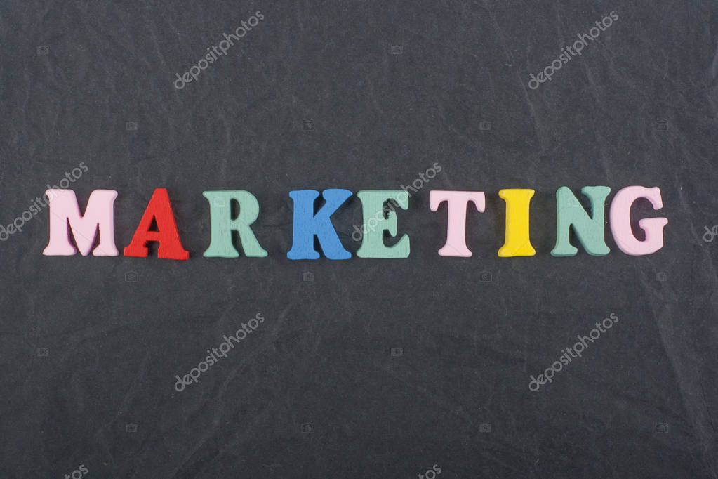 palabra sobre fondo de tablero negro compuesto de letras de madera abc ...