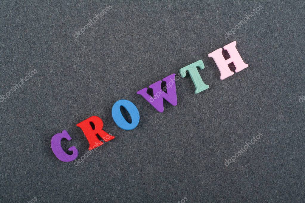 palabra sobre fondo de tablero negro compuesto de letras de madera abc ...