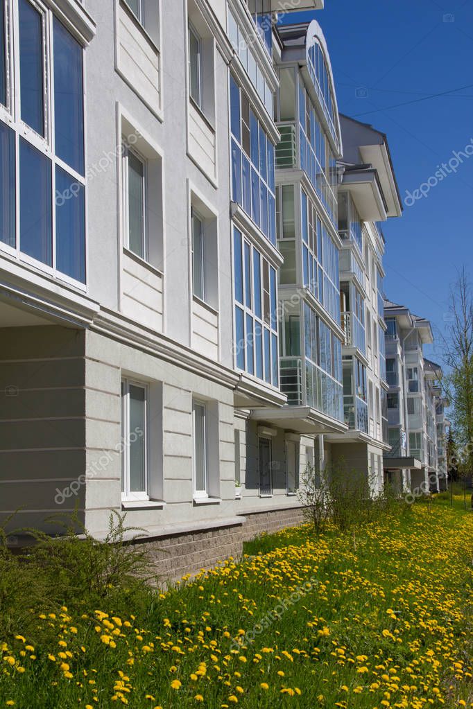 Complejo residencial. Casa nueva multifamiliar en la ciudad 2024