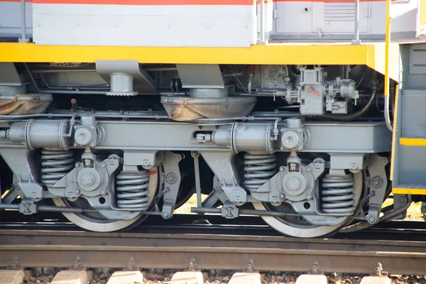 Train roulant sur rails images libres de droit, photos de Train roulant ...