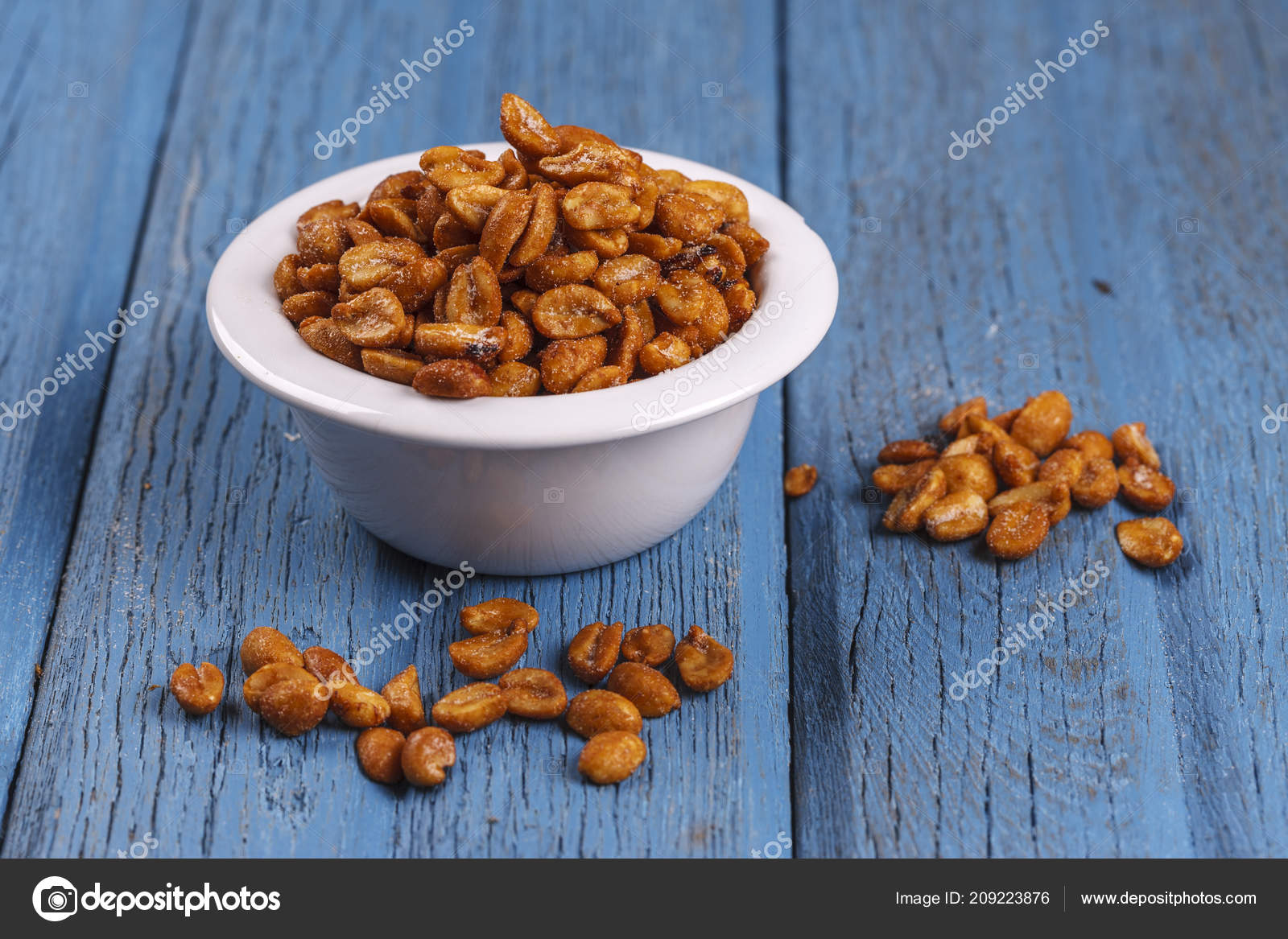 Studio Image Roasted Peanuts Dish Some Spilling — Stock Photo ...