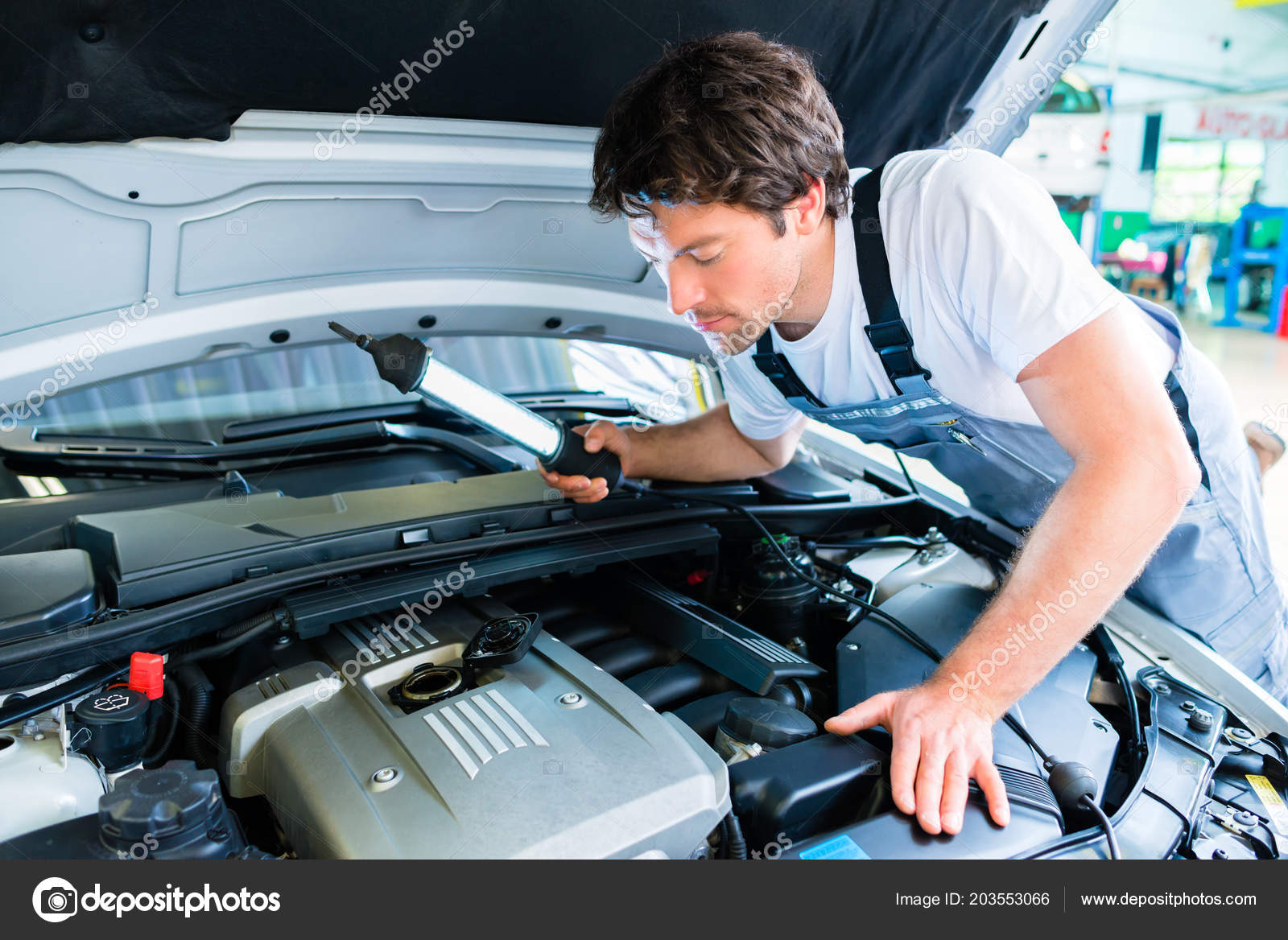 Auto mechanic working in car service workshop — Stock Photo © Kzenon ...