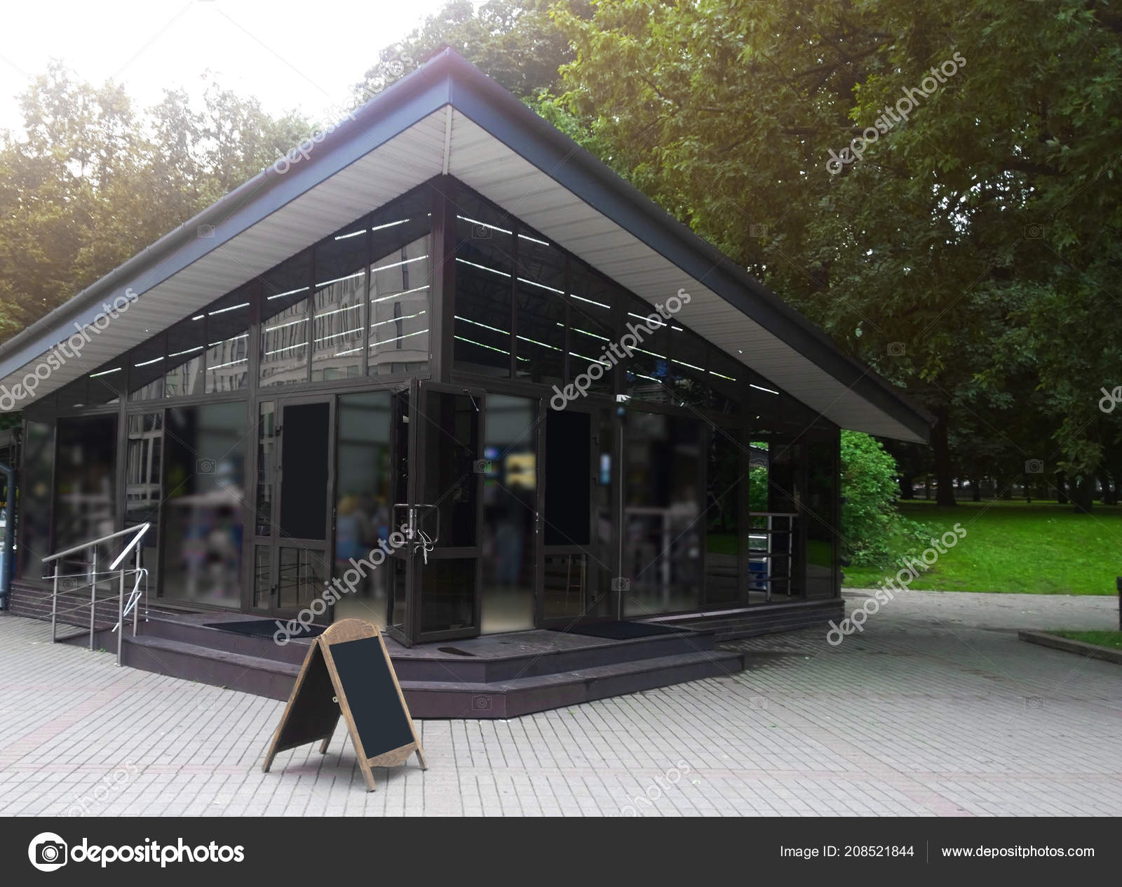 Close up.modern cafe in the city Park — Stock Photo © albertyurolaits ...