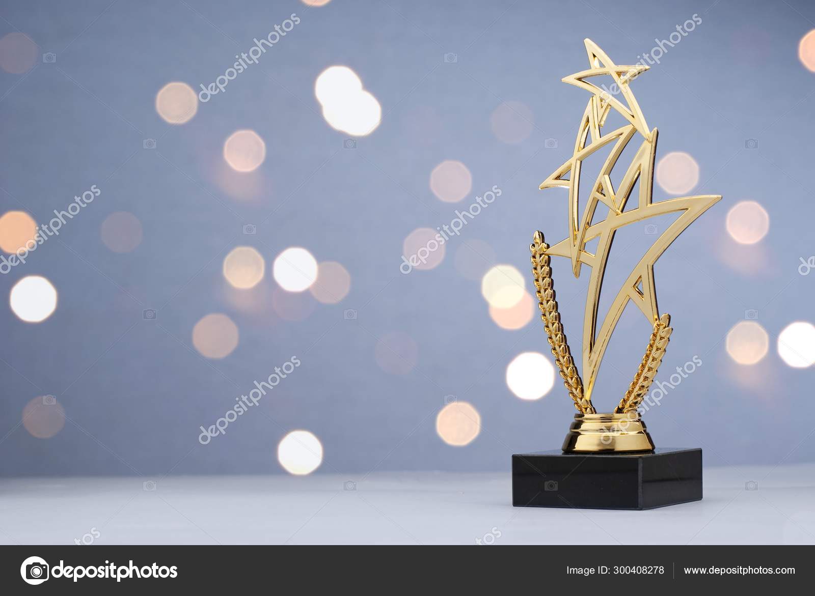 Trofeo de campeonato moderno con tres estrellas doradas — Foto de stock ...