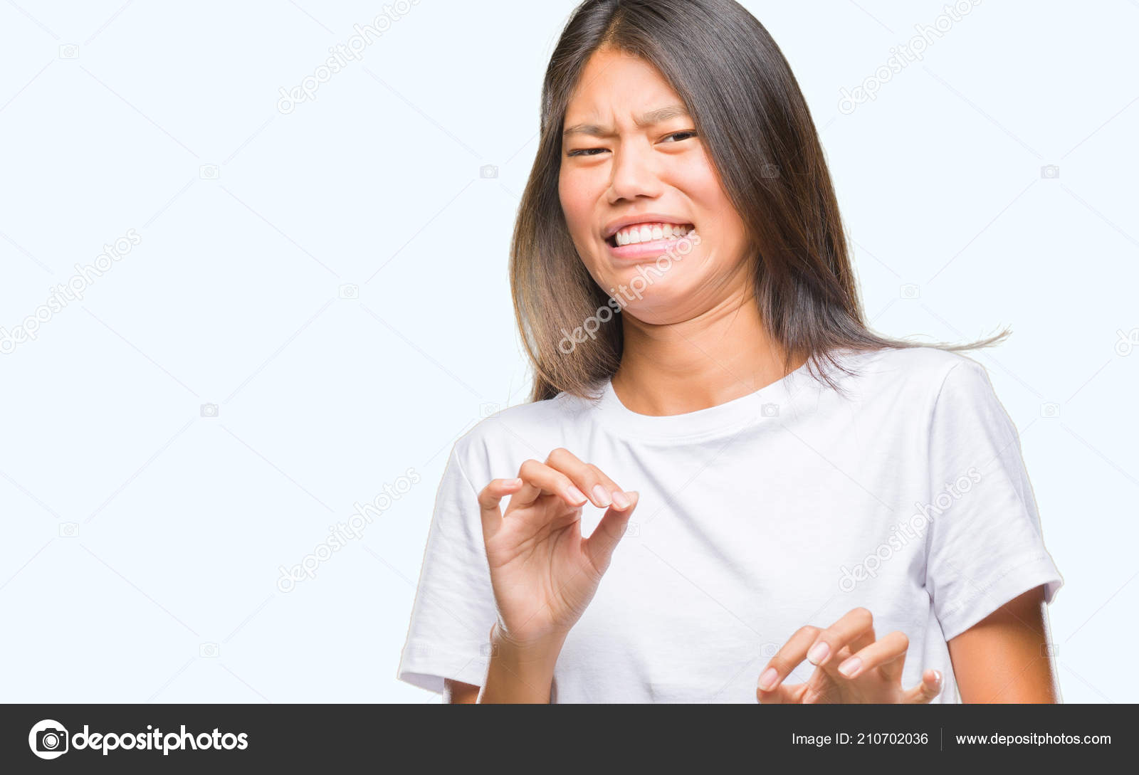 Mujer Asiática Joven Sobre Fondo Aislado Expresión Disgustada ...