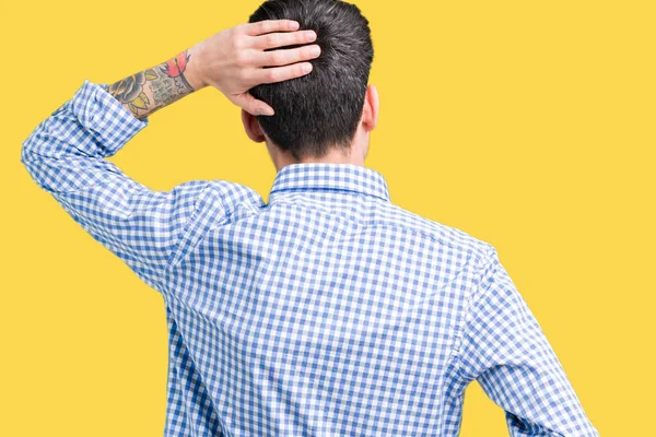 Hombre rascando cabeza fotos de stock, imágenes de Hombre rascando ...