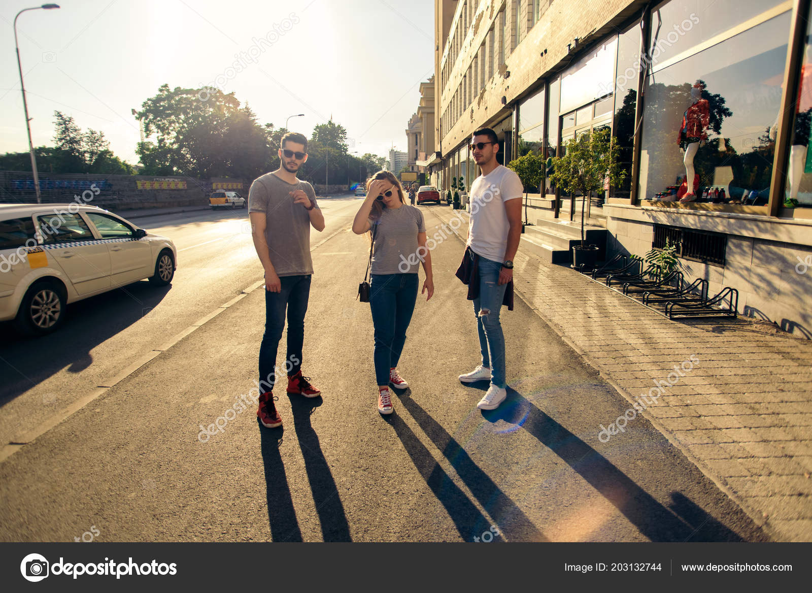 Group Young People Standing Sidewalk Neat Street Sunset — Stock Photo ...