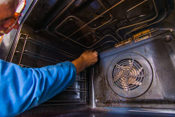 Oven repair Stock Photos, Royalty Free Oven repair Images | Depositphotos