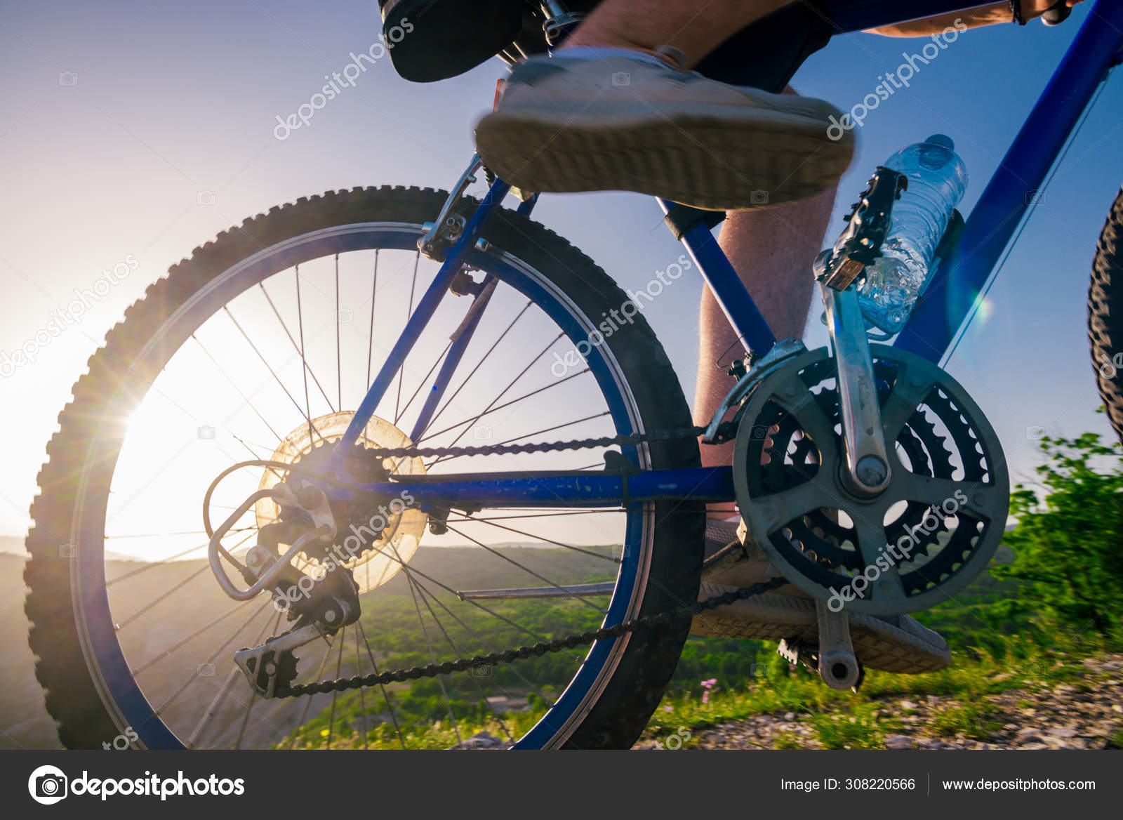 Close up photo from a mountain biker riding his bike ( bicycle) — Stock ...