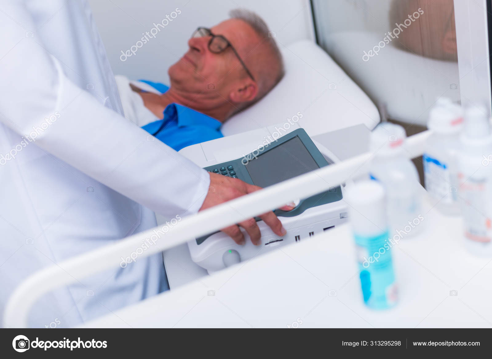 Close Female Doctor Nurse Performs Ekg Test Older Man — Stock Photo ...