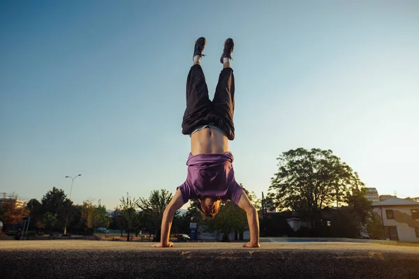 Crossfit people handstand Stock Photos, Royalty Free Crossfit people ...