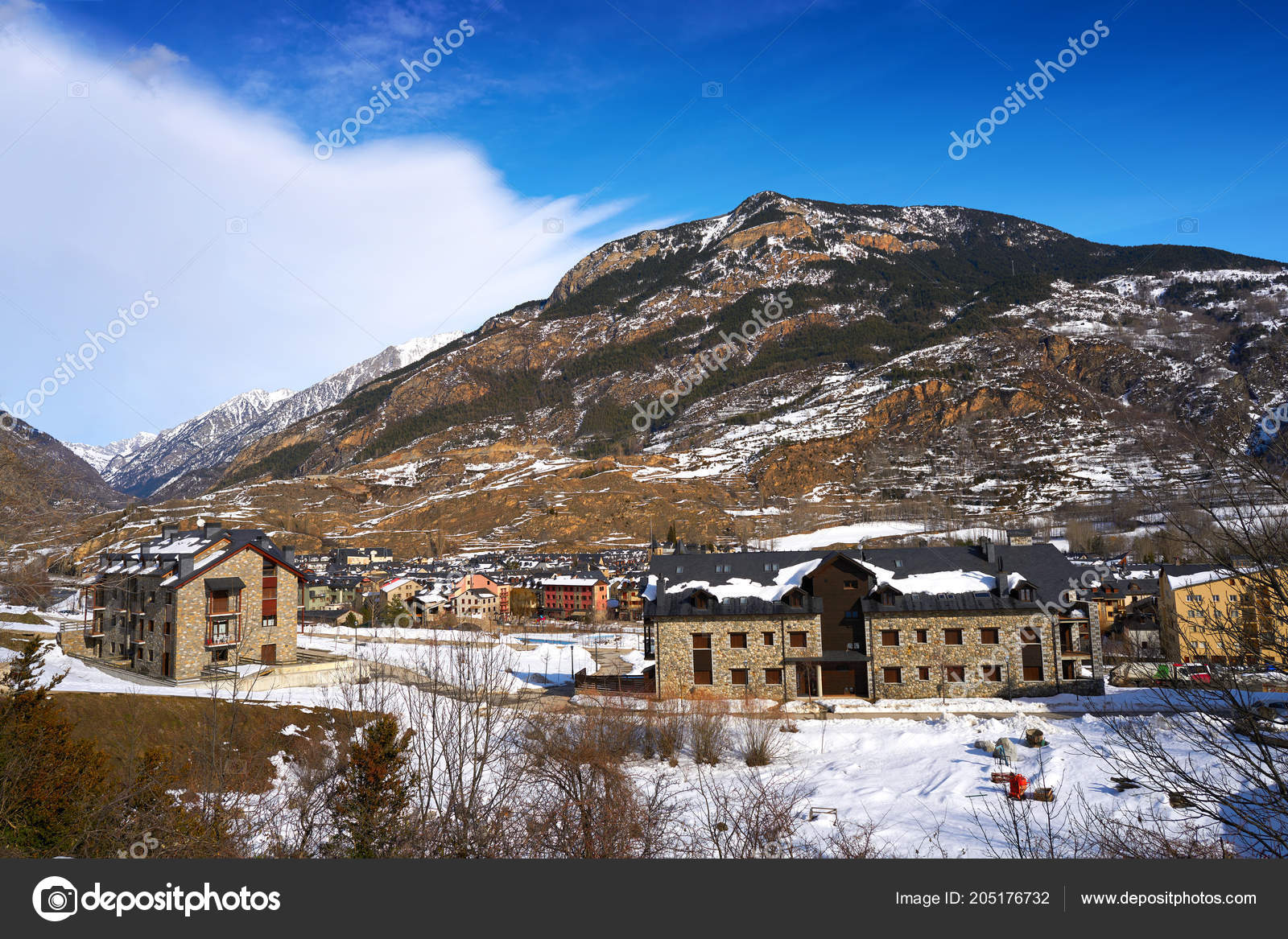 Benasque Pueblo Benas Skyline Huesca Pirineos España: fotografía de ...