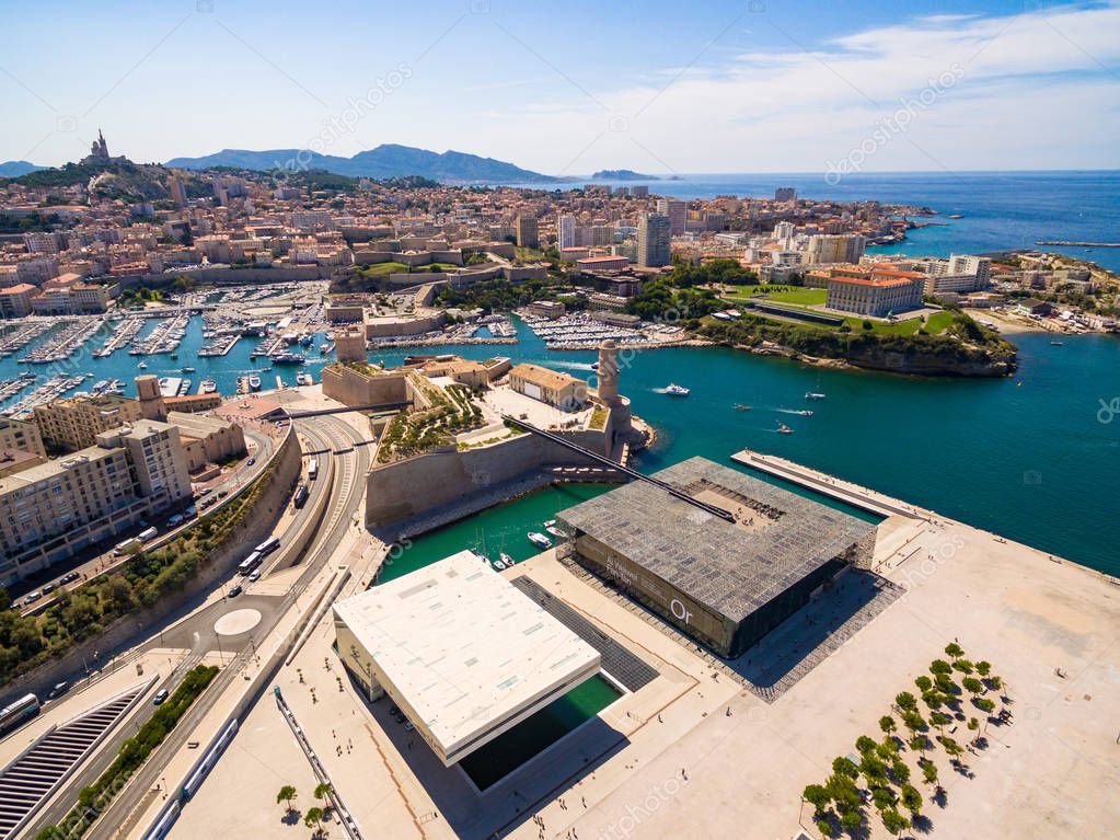 Vista aérea del muelle de Marsella - Puerto de Vieux, castillo de Saint ...