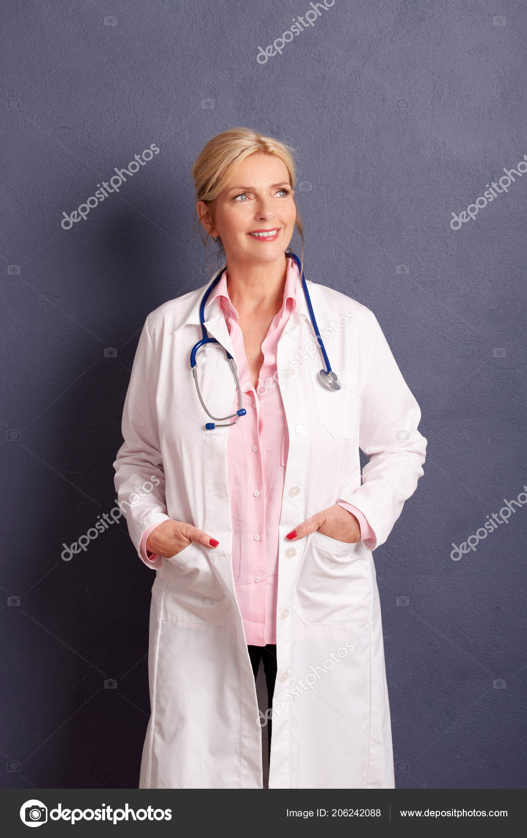 Beautiful Smiling Female Doctor Posing Grey Background — Stock Photo ...