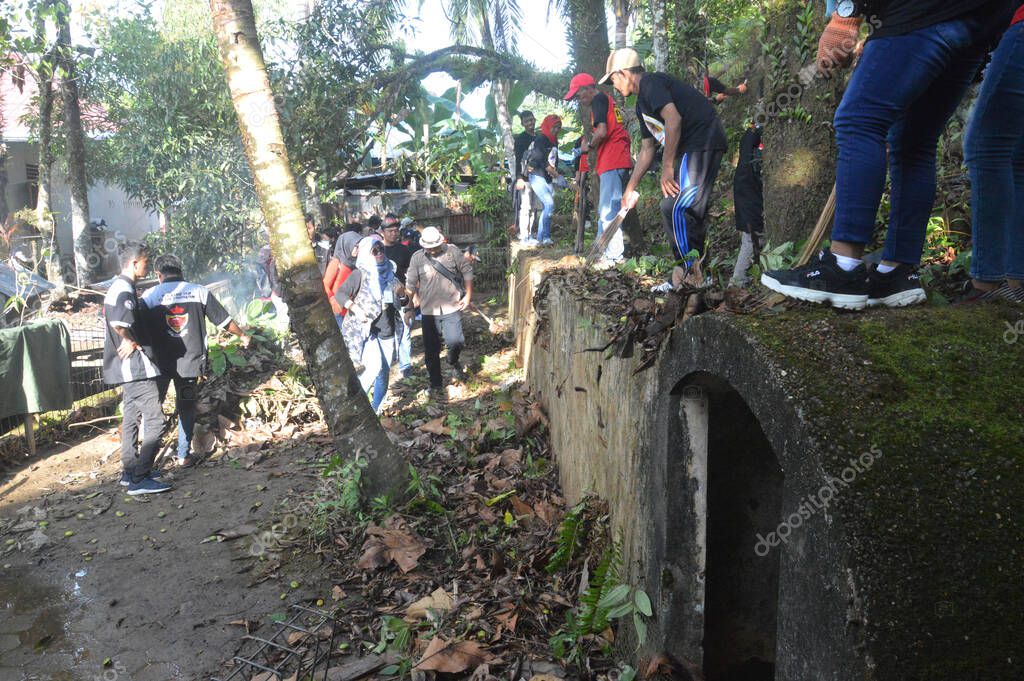 TARAKAN - INDONESIA, 13 DE OCTUBRE DE 2019: bucle de limpieza (búnker ...