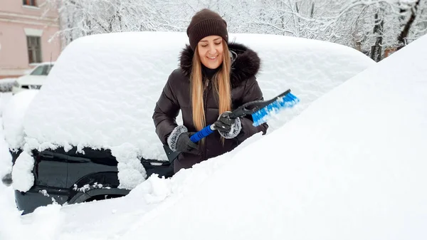 Femme neige automobile Stock Photos, Royalty Free Femme neige ...