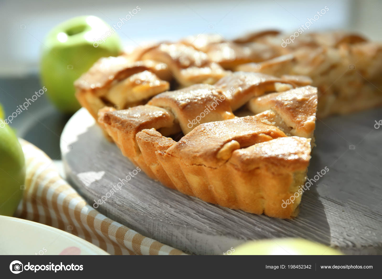 Stand Delicious Apple Pie Table Closeup — Stock Photo © serezniy #198452342