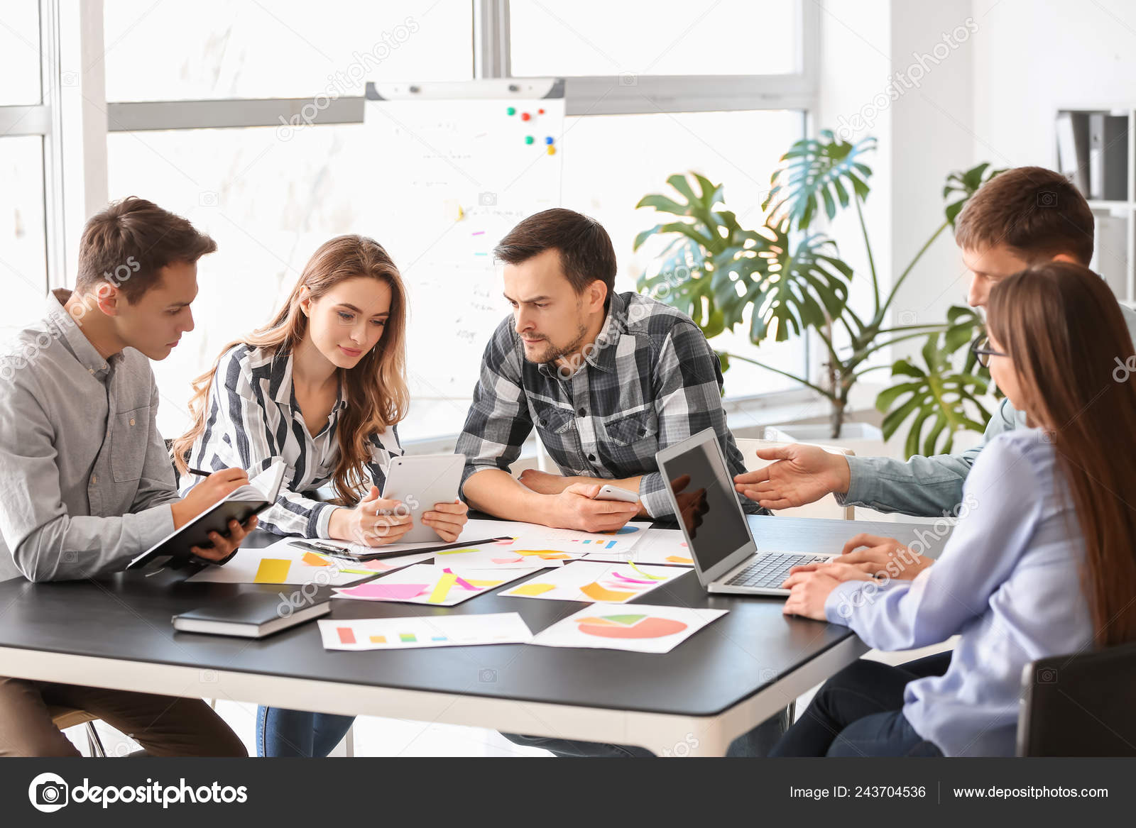 Group People Discussing Business Plan Office — Stock Photo © serezniy ...