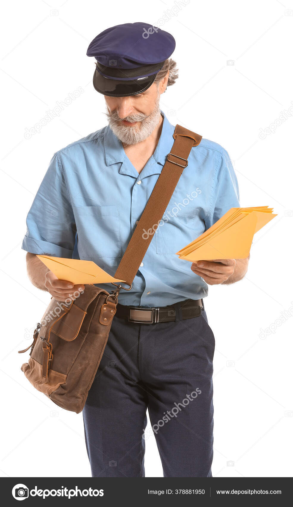 Guapo Viejo Cartero Sobre Fondo Blanco — Foto de stock #378881950 ...