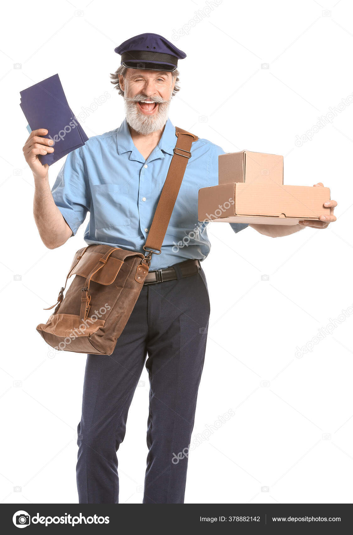 Guapo Viejo Cartero Sobre Fondo Blanco — Foto de stock #378882142 ...