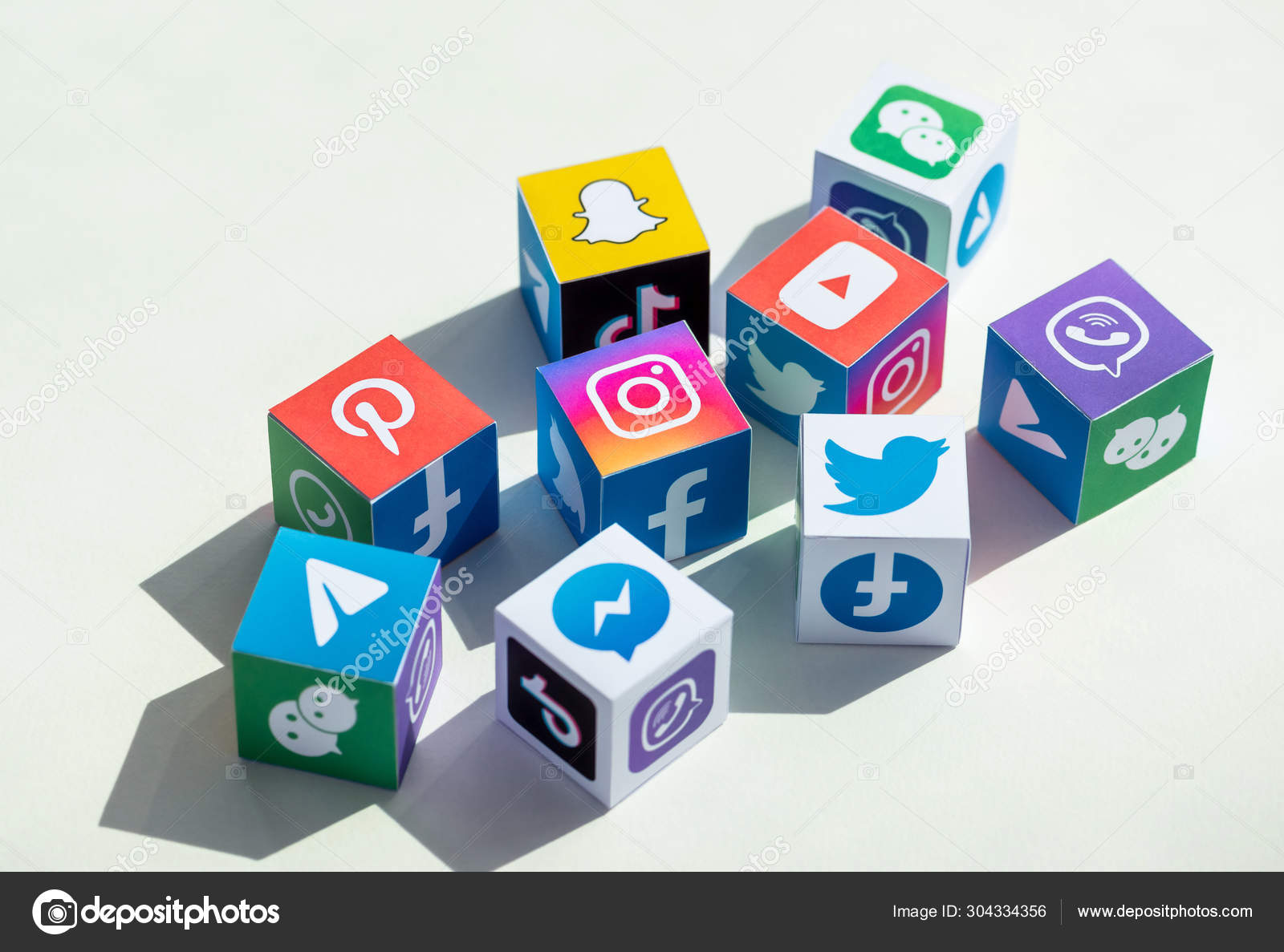 Social Network Cubes Concept — Stock Editorial Photo © bloomua #304334356