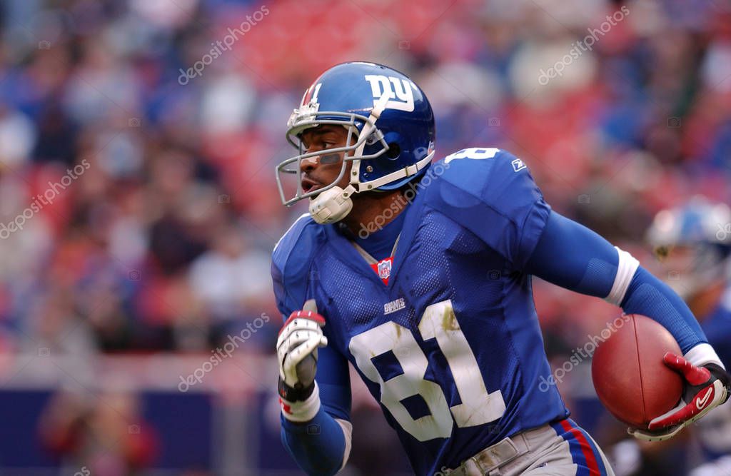 Receptor Amani Toomer para gigantes de Nueva York en juego de acción en ...