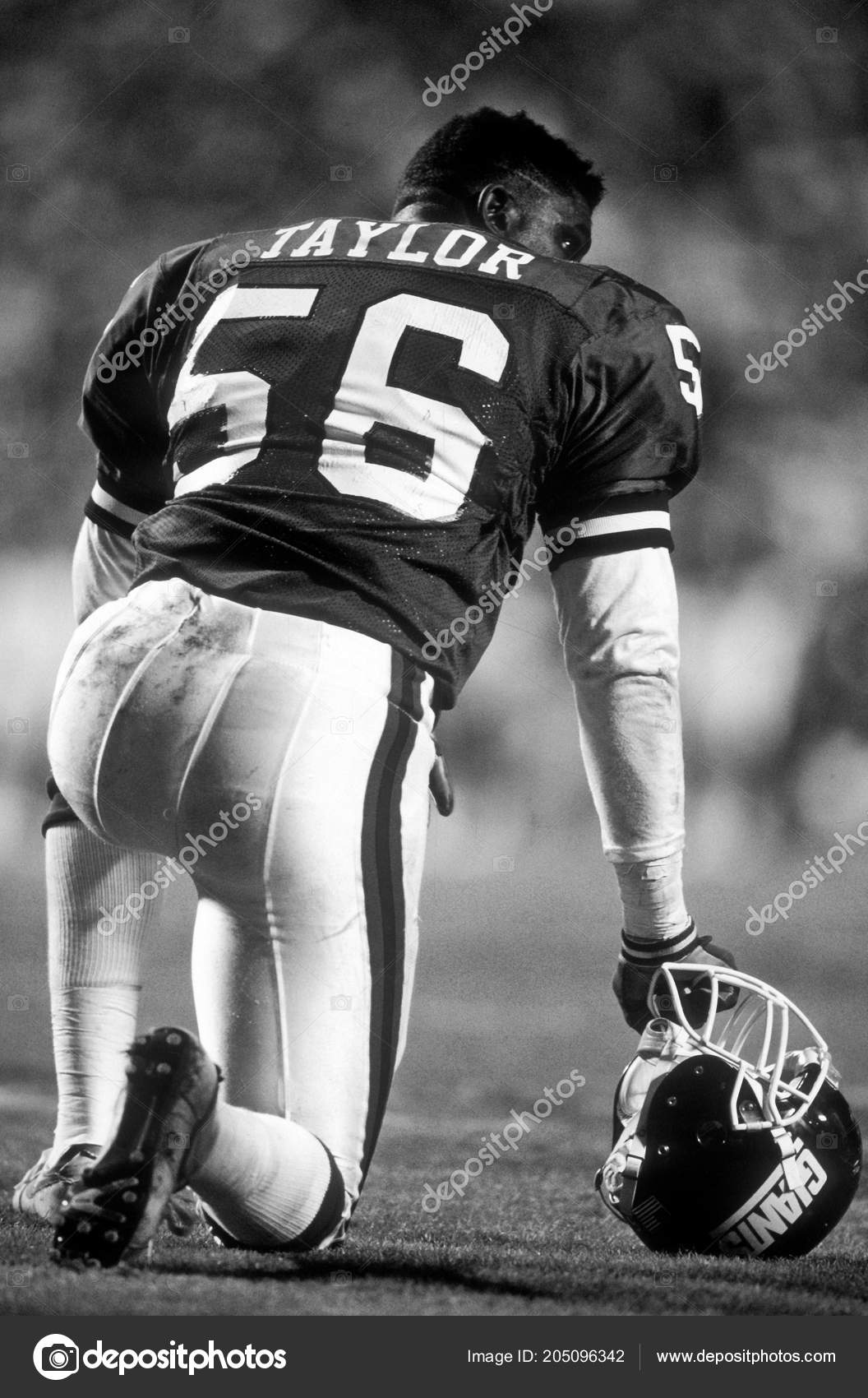Lawrence Taylor Linebacker New York Giants Game Action Regular Season ...