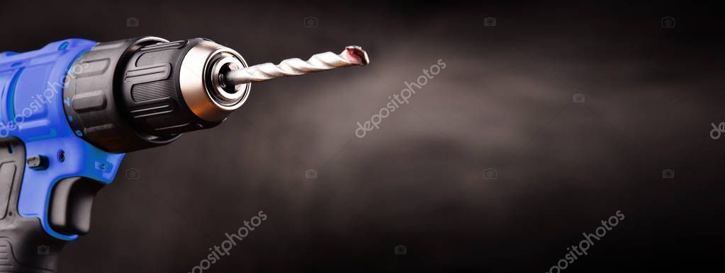 Taladro inalámbrico con broca que funciona también como pistola de ...