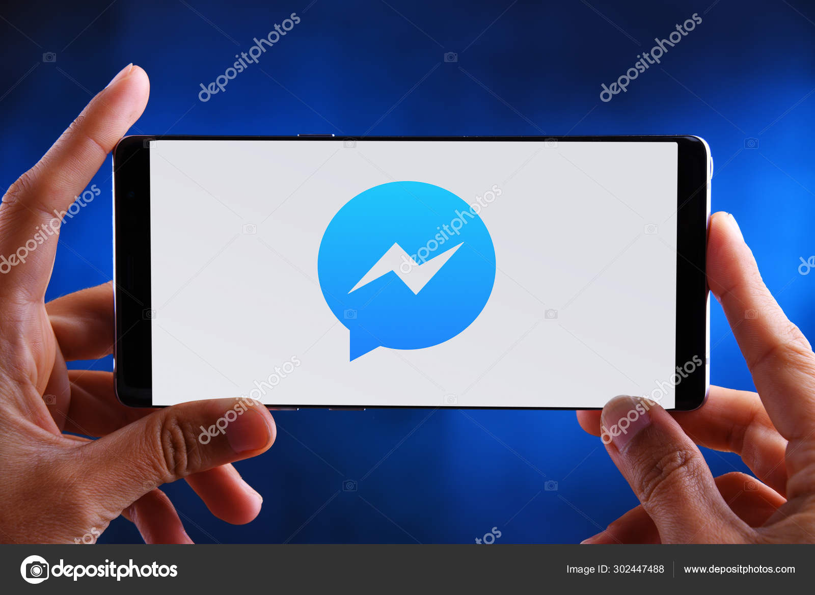 Hands holding smartphone displaying logo of Facebook Messenger — Stock ...