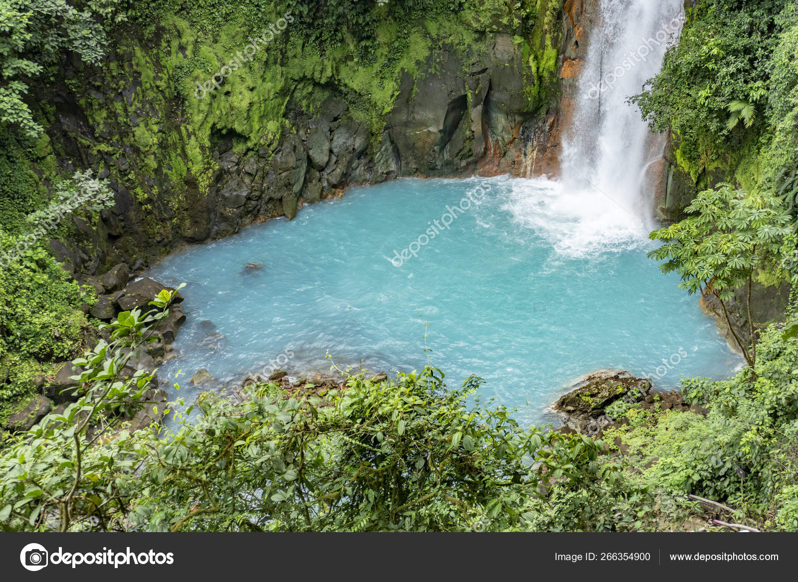 Scenic waterfall in tenorio volcano national park — Stock Photo ...