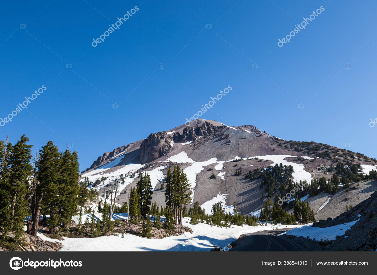 Nieve Monte Lassen Parque Nacional — Foto de stock #388541310 © Hackman