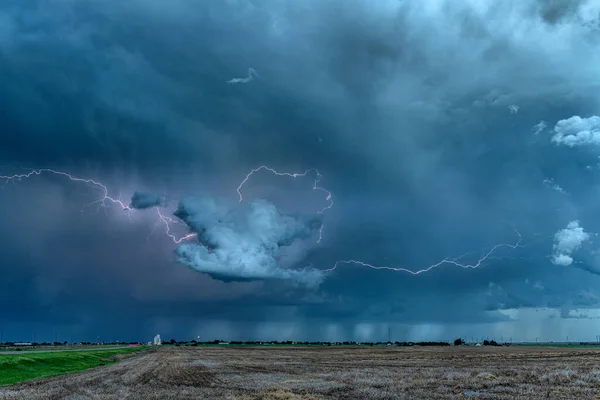 Fotos de Storm in spring, Imagens de Storm in spring sem royalties ...