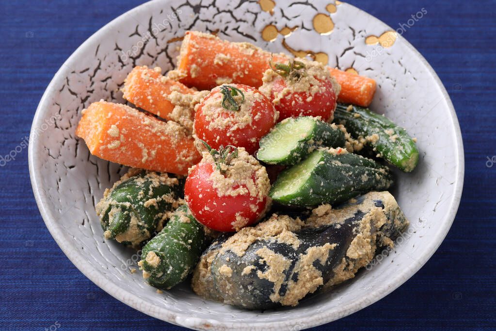 Nukazuke, Salado de salvado en vinagre verduras, comida tradicional ...