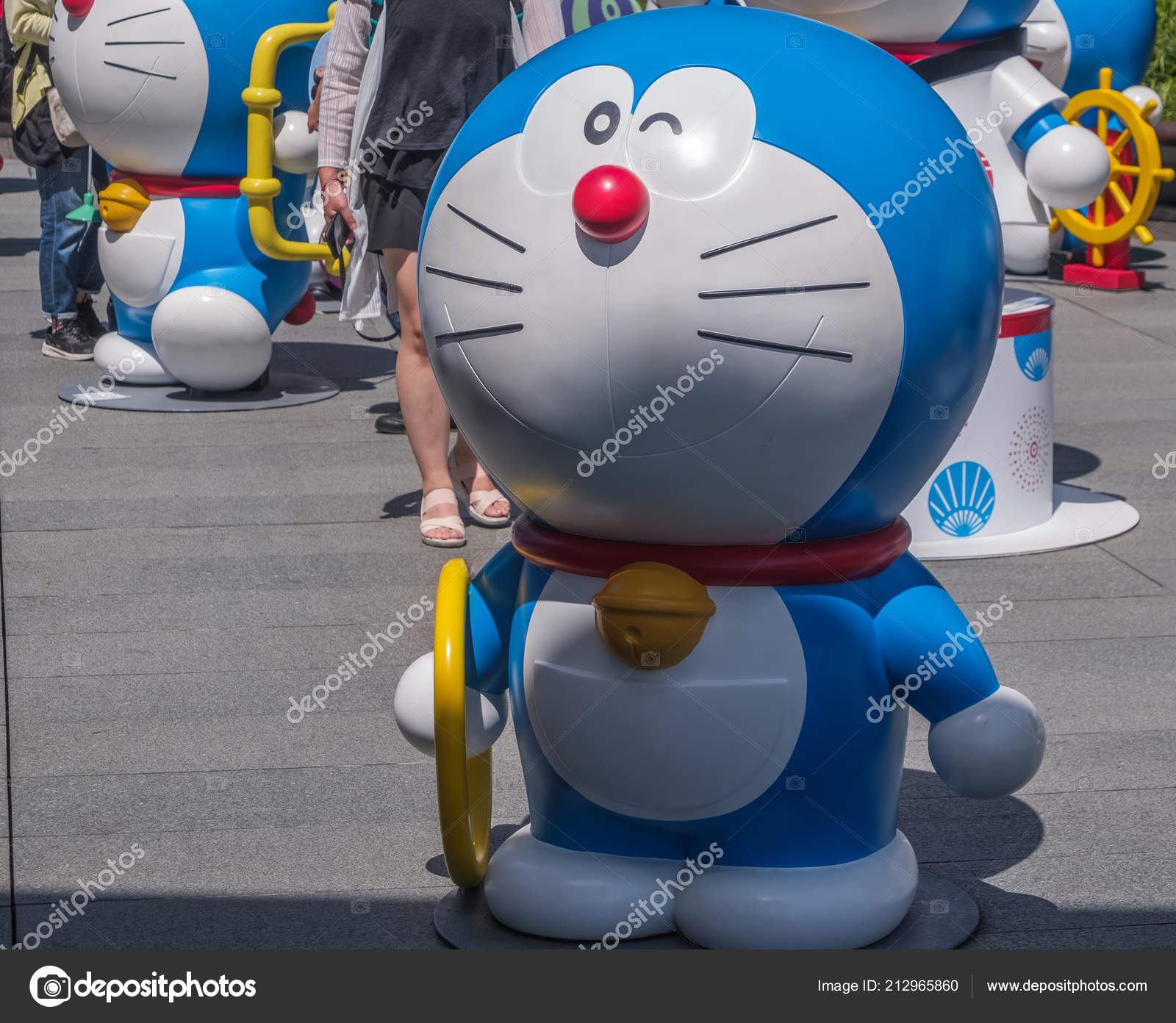 Tokyo Japan August 20Th 2018 People Crowding Doraemon Statues Roppongi ...