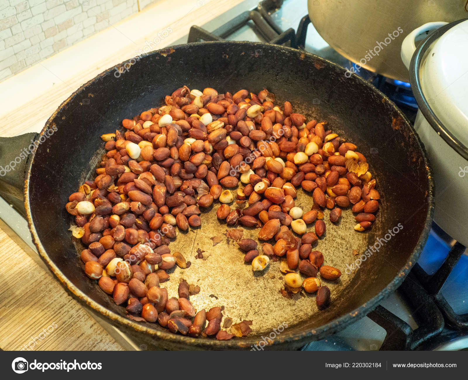 Roasted Peanuts Pan — Stock Photo © fotolubitel2017 #220302184