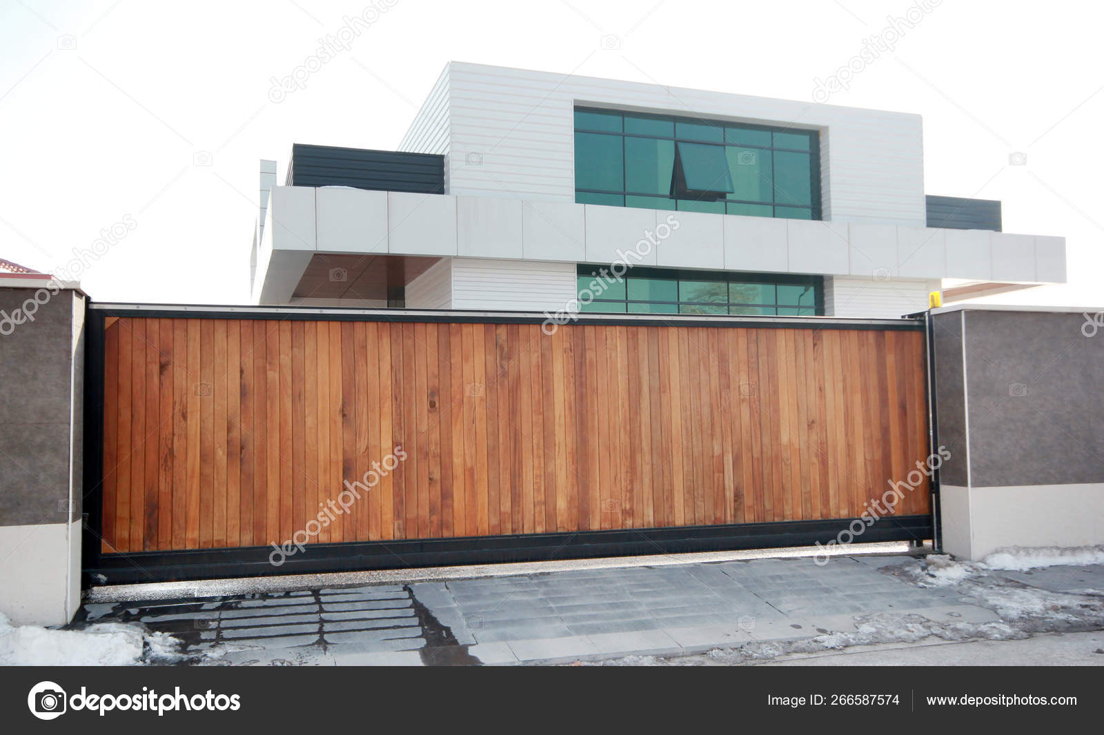 Automatic Wooden Entry Door — Stock Photo © reflex_safak #266587574