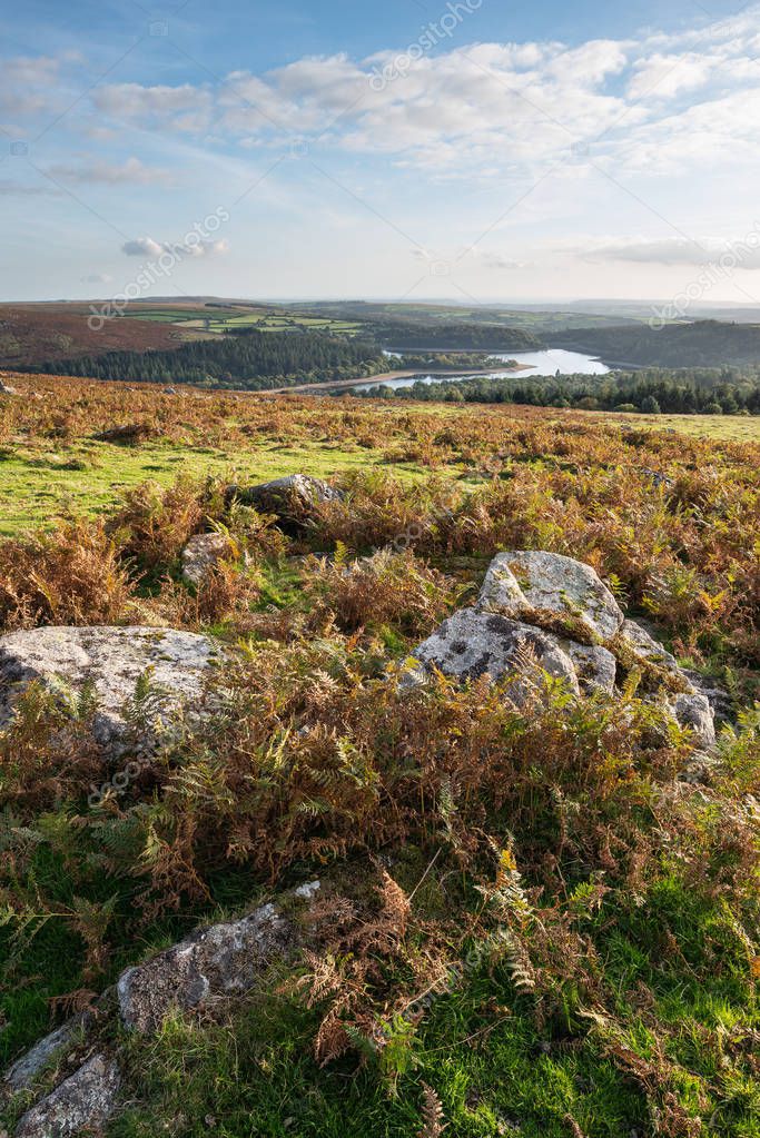 Hermoso paisaje de atardecer de otoño imagen de vista desde Leather Tor ...